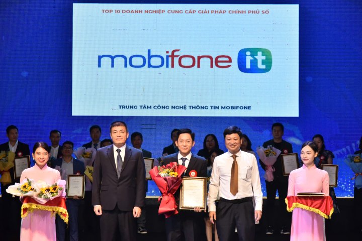 MobiFone vinh dự nhận giải thưởng top 10 doanh nghiệp công nghệ số xuất sắc năm 2024
